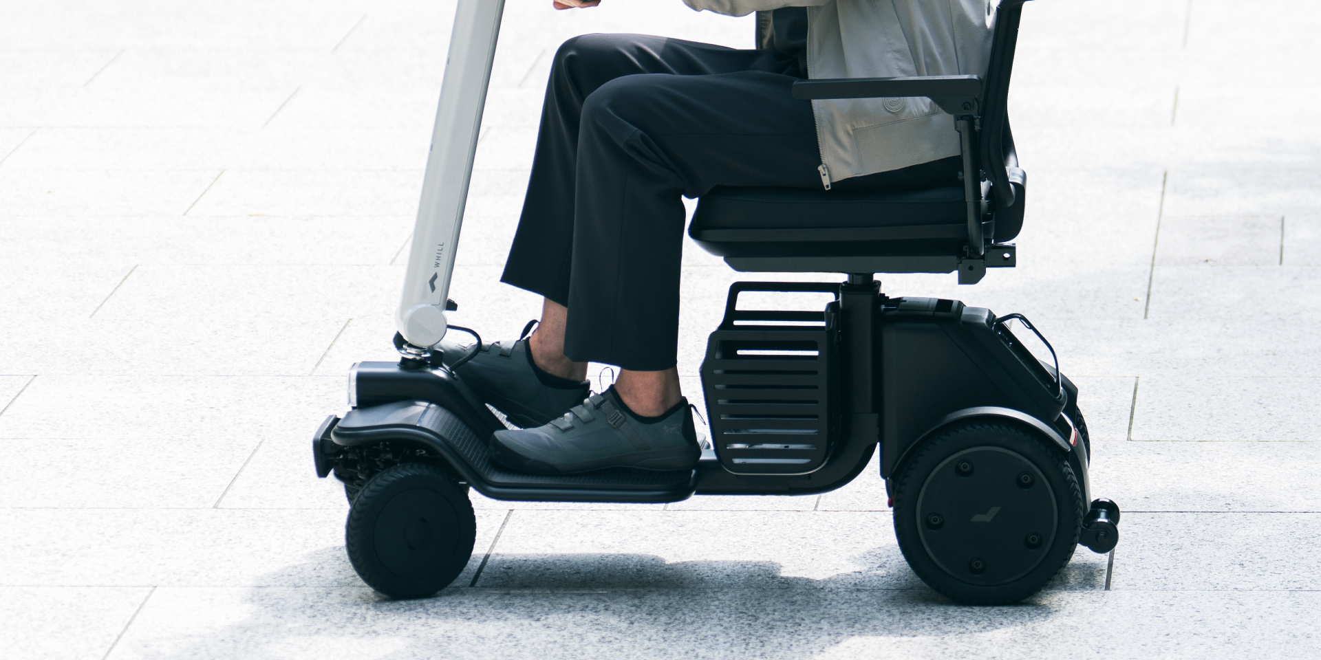 電動カートをお探しの方へ | WHILL Model R | 近距離モビリティ 電動車椅子