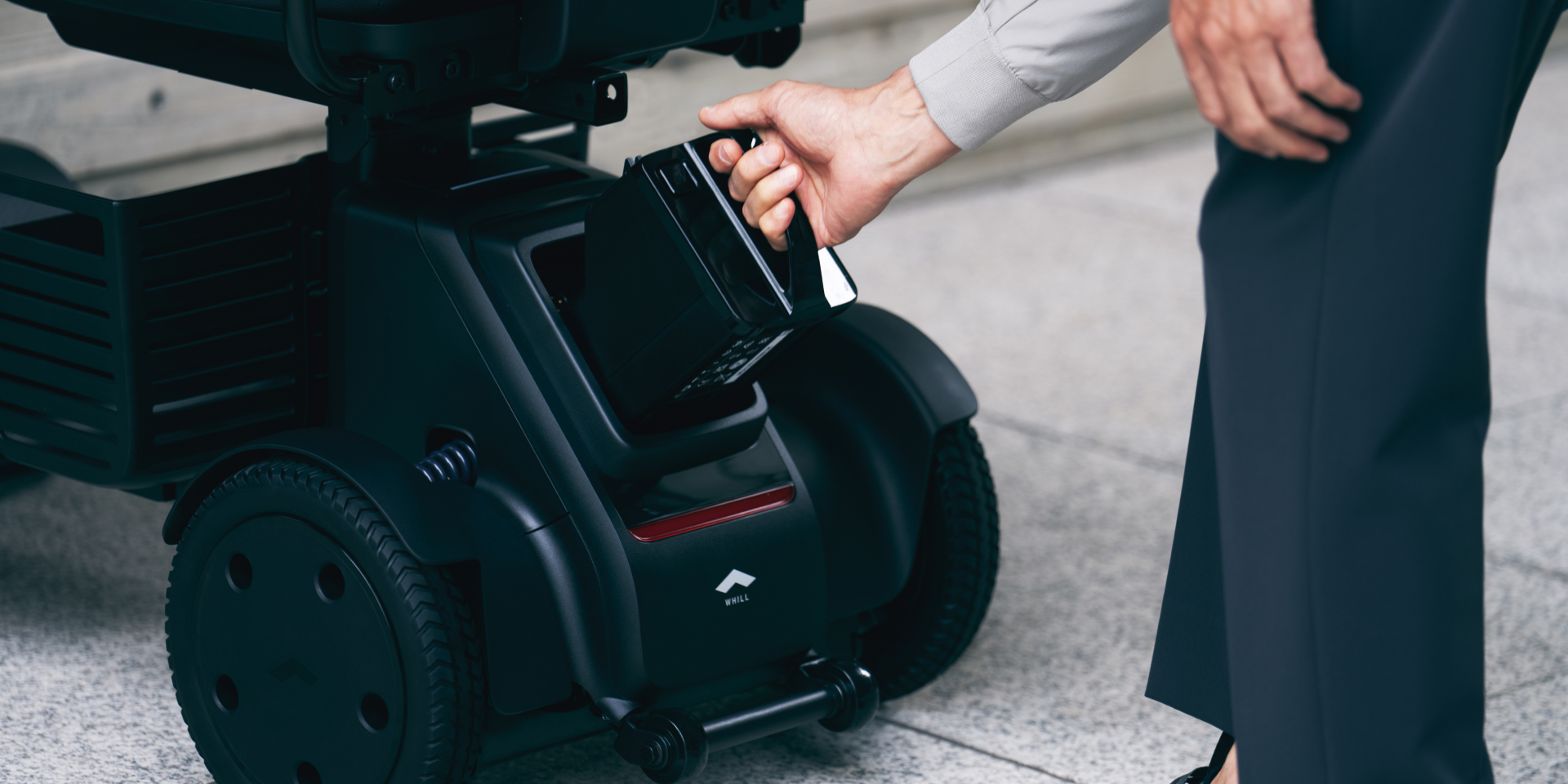 電動カートをお探しの方へ | WHILL Model R | 近距離モビリティ 電動車椅子
