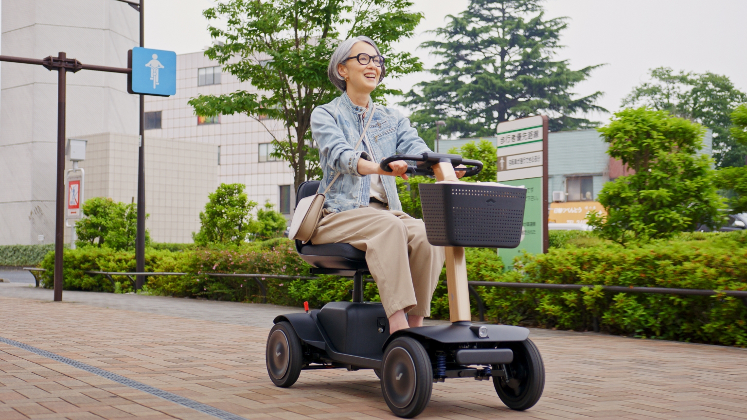 ＜お知らせ＞9/16(土)より歩道を走れるスクーター「WHILL Model S」のテレビCMが全国放送開始！ | 近距離モビリティ 電動車椅子